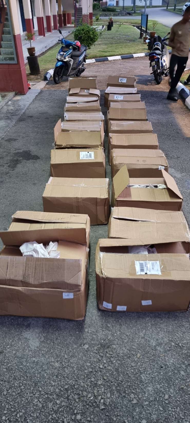 Delivery of Ferfrans Upper Receiver to Malaysian Army - Lembah Sembilan ...